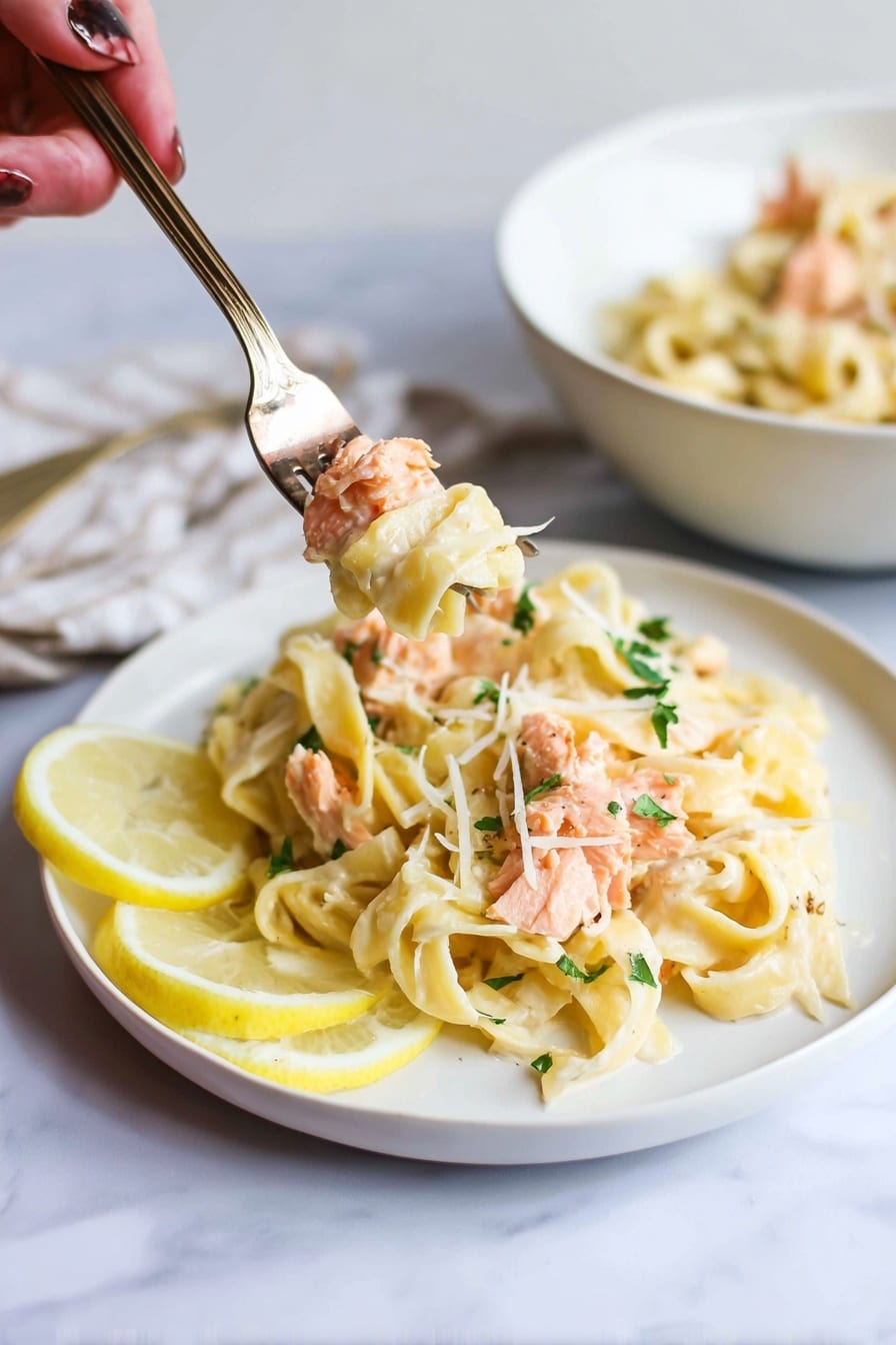 Creamy Salmon Alfredo Pasta – Irresistibly Rich & Easy
